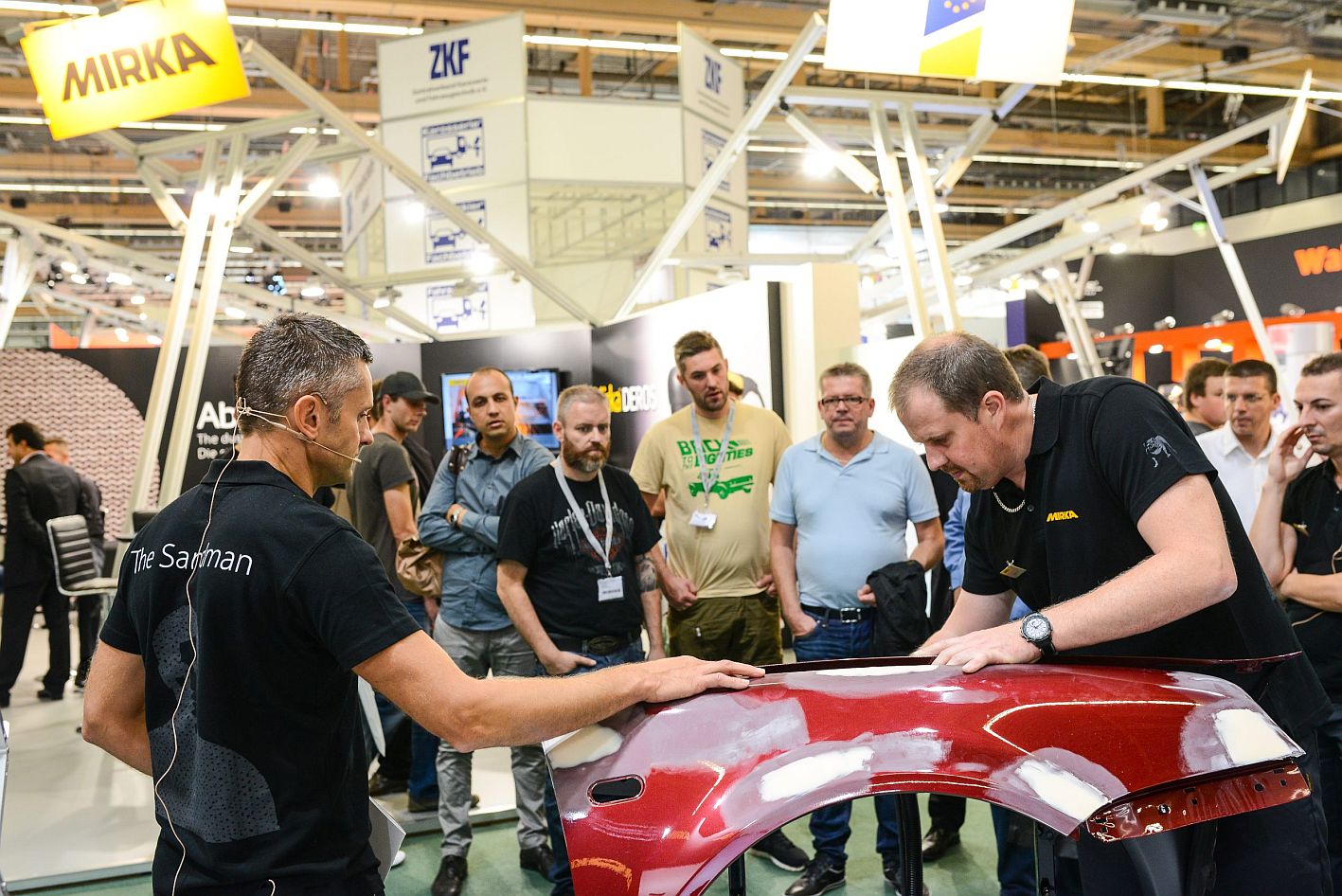 Mirka - Strahlender Auftritt auf der Automechanika 2014 ...